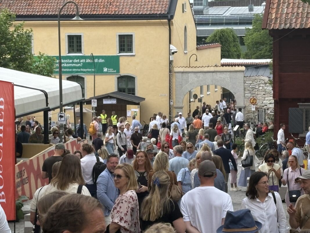 Almedalen skapades för möten – inte för parallella monologer - Sändaren